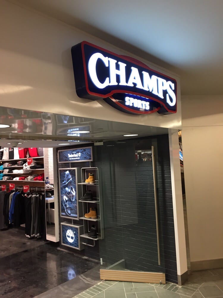 CHAMP’S SPORTS - 3301 Veterans Memorial Blvd, Metairie, Louisiana ...