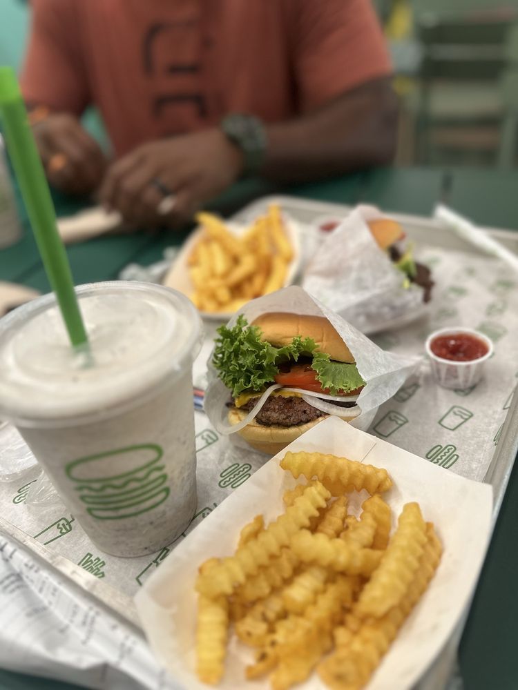 SHAKE SHACK THE TERMINAL - Updated January 2026 - 121 Photos & 60 ...