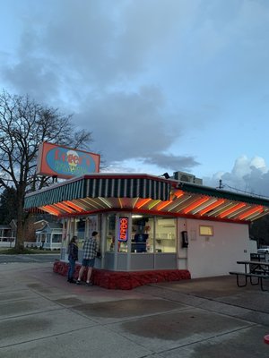 ROGER’S ICE CREAM & BURGERS - 59 Photos & 154 Reviews - 1224 E Sherman ...