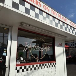BOOMER’S DRIVE IN - Updated August 2025 - 303 Photos & 565 Reviews ...