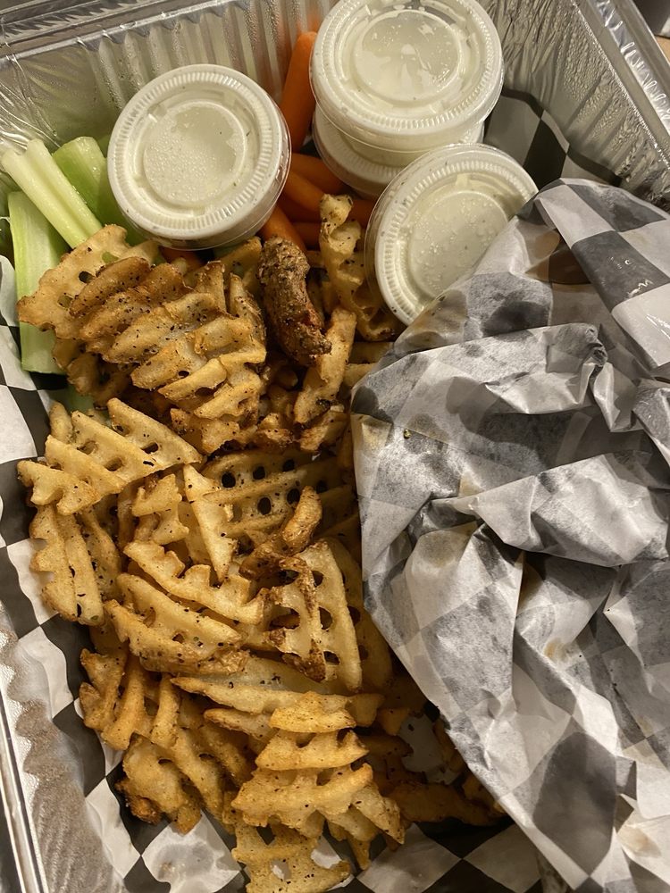 AVIATOR PIZZERIA & BEERSHOP - Updated July 2025 - 74 Photos & 80 ...