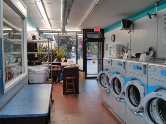 SPEEDY QUEEN LAUNDRY - Updated December 2025 - 10 Reviews - 1548 Queen ...