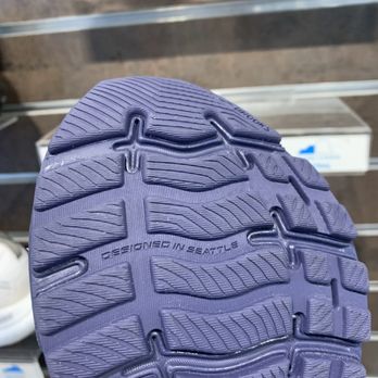 ROAD RUNNER SPORTS - Updated December 2025 - 45 Photos & 262 Reviews ...