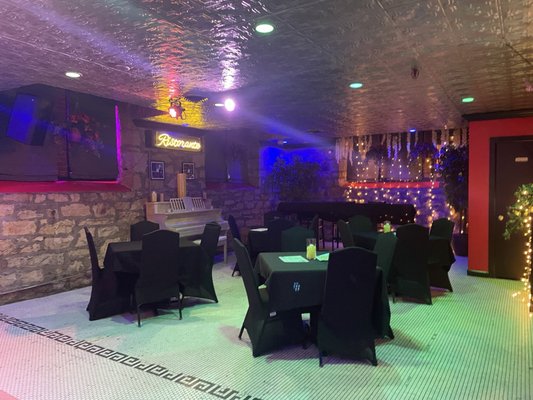 LA BURLA BEE - Updated October 2024 - 27 Photos & 18 Reviews - 110 N ...