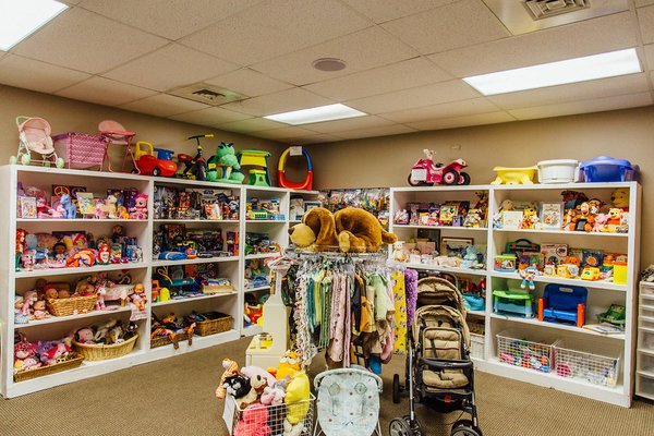 GOD’S STOREHOUSE - 10 Photos & 11 Reviews - Thrift Stores - 2111 SW ...