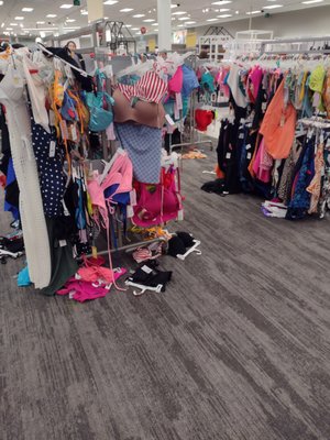 TARGET - Updated December 2025 - 195 Photos & 230 Reviews - 550 Arsenal ...