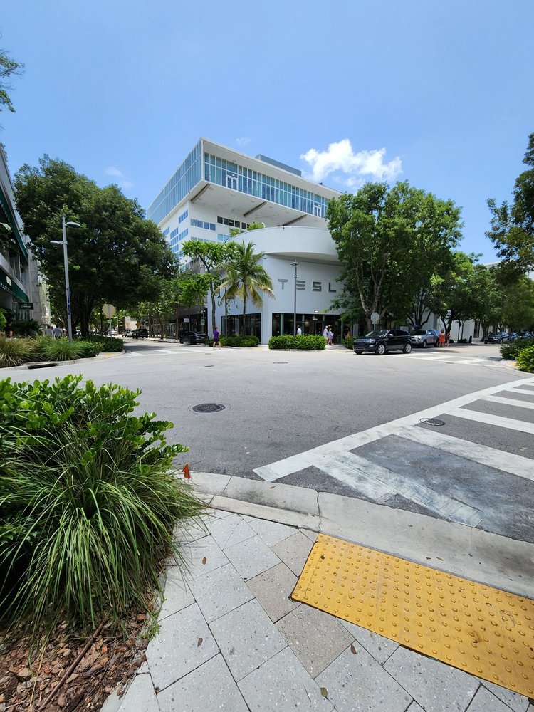 GOLDEN GOOSE - Updated January 2026 - 31 Photos - 4052 NE 1st Ave ...