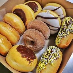 TRACKSIDE DONUTS - Updated June 2025 - 196 Photos & 265 Reviews - 28001 ...