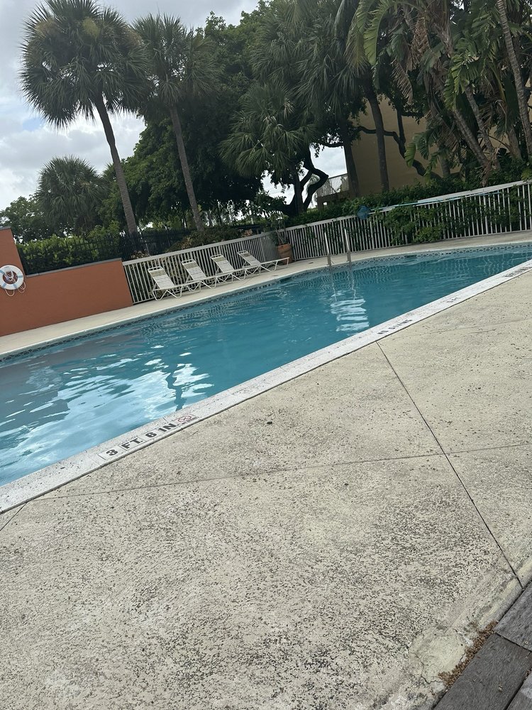 THE VILLAS AT LAKEVIEW POOL - Updated April 2025 - 5200 NW 31st Ave ...