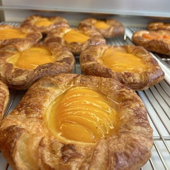 PENINSULA PASTRIES PALM SPRINGS - Updated June 2024 - 469 Photos & 373 ...