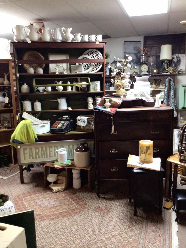 CONSIGN AND DESIGN - Updated January 2026 - 11 Photos - 1230 West Main St, Mascoutah, Illinois ...