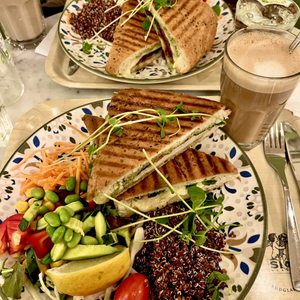 CAFÉ STRING - Updated November 2024 - 26 Photos & 56 Reviews ...