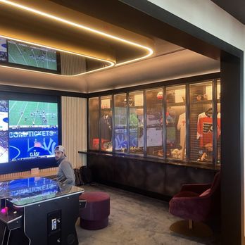 CHASE SAPPHIRE RESERVE LOUNGE - Updated May 2025 - 82 Photos & 18 ...