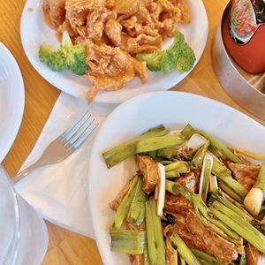 LUCKY EXPRESS CHINESE CUISINE - Updated July 2024 - 61 Photos & 136 ...