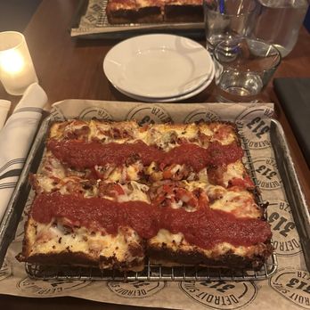 BACKLOT PIZZA + KITCHEN - Updated October 2025 - 176 Photos & 112 ...