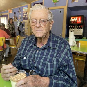 MAC & ERNIE’S ROADSIDE EATERY - 71 Photos & 84 Reviews - 11804 Fm 470 ...