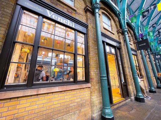 VENCHI - Updated December 2025 - 95 Photos & 53 Reviews - Unit 18 / the ...