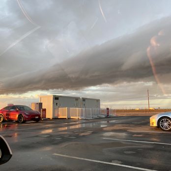 TESLA SUPERCHARGER - BAKERSFIELD - Updated April 2025 - 24 Photos & 29 ...