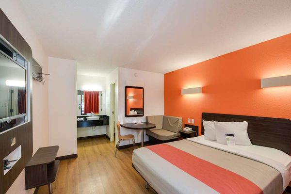 MOTEL 6 - Updated July 2025 - 61 Photos & 19 Reviews - 1401 Bloomfield ...