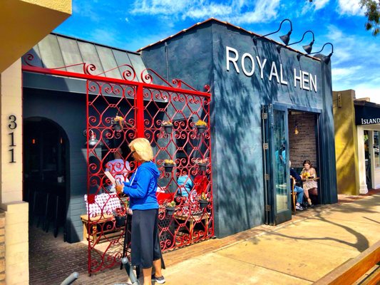 ROYAL HEN - Updated December 2025 - 354 Photos & 372 Reviews - 311 ...