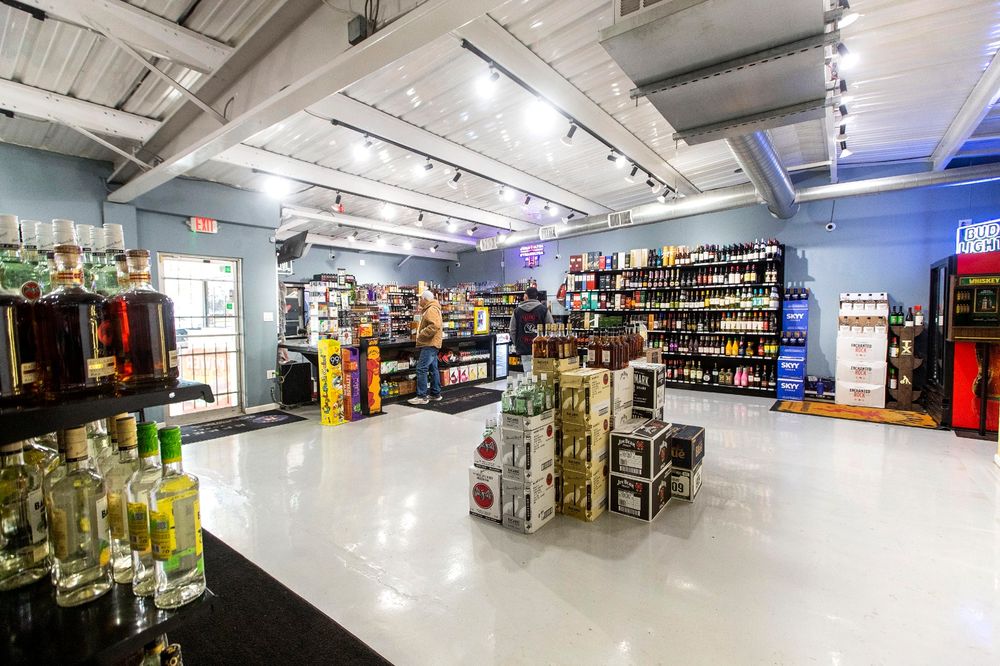 DANDY LIQUOR - Updated October 2025 - 17 Photos - 200 N Meyer St, Sealy ...