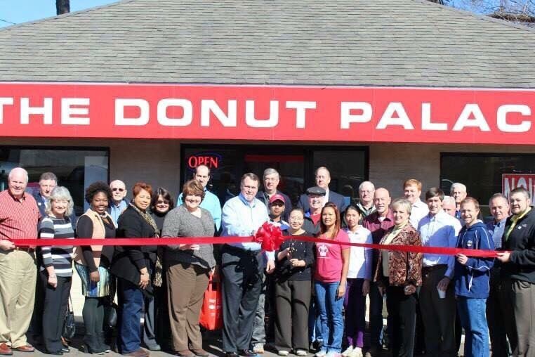 DONUT PALACE - Updated November 2025 - 11 Reviews - 702 E Northside Dr ...