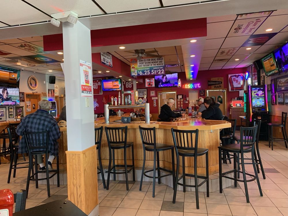 5TH QUARTER SPORTS BAR & GRILL - Updated September 2025 - 30 Photos ...