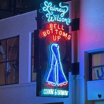 LAINEY WILSON’S BELL BOTTOMS UP - Updated June 2025 - 118 Photos & 69 ...