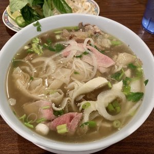 PHO 777 - 368 Photos & 576 Reviews - 1065 W Argyle St, Chicago ...