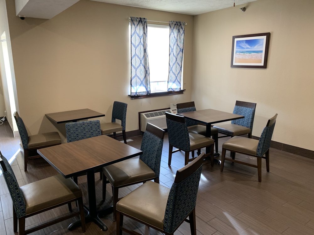 COMFORT INN WHITEHALL NEAR MICHIGAN’S ADVENTURE - Updated December 2025 ...