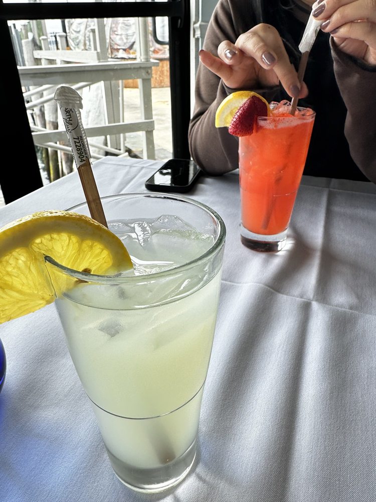 RHODE ISLAND REEF - Updated January 2026 - 13 Photos & 16 Verified ...