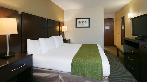 BEST WESTERN PLUS PLAZA BY THE GREEN - Updated August 2025 - 261 Photos ...