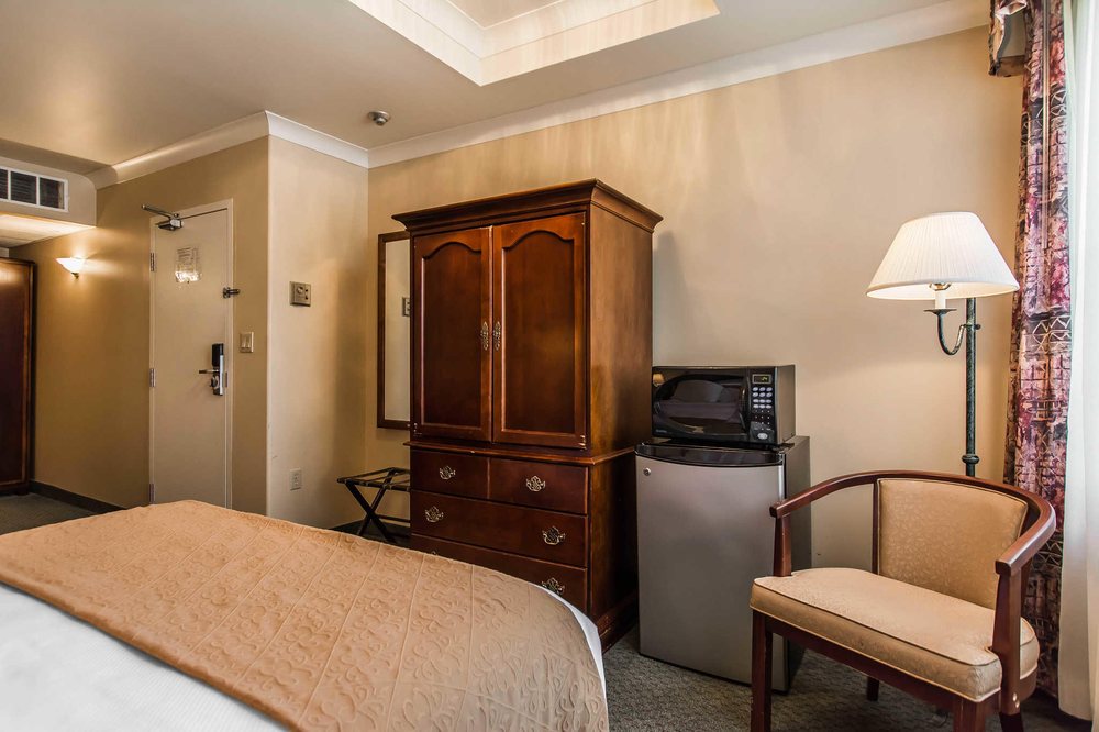 QUALITY INN & SUITES GARDEN OF THE GULF - 22 Photos - 618 Water St, E ...