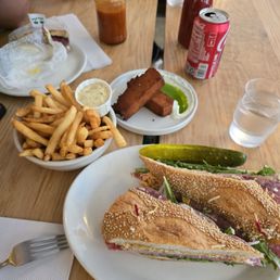 MIDDLE CHILD CLUBHOUSE - Updated July 2025 - 985 Photos & 346 Reviews ...