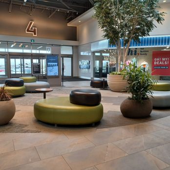 PREMIUM OUTLET COLLECTION EDMONTON INTERNATIONAL AIRPORT - Updated ...