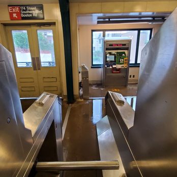 MTA - 174TH STREET SUBWAY STATION - Updated August 2025 - 25 Photos ...