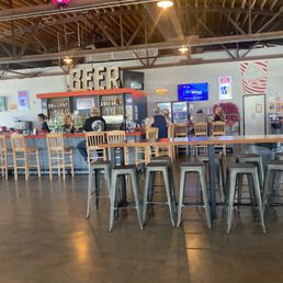 BOWSTRING BURGERS AND BREWYARD - Updated September 2025 - 51 Photos & 28 Reviews - 1002 Princess ...