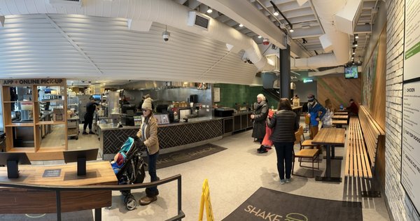 SHAKE SHACK HARVARD SQUARE - Updated October 2025 - 338 Photos & 452 ...