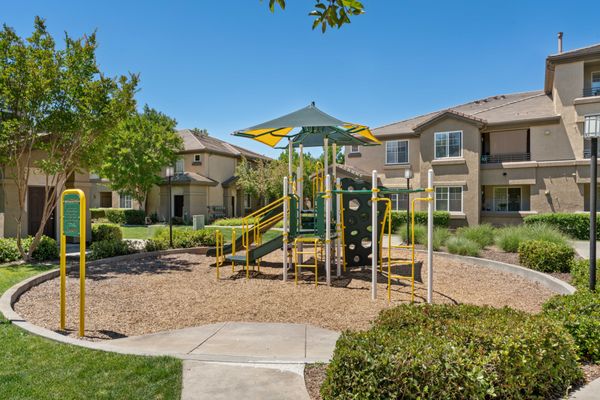 THE ARTISAN APARTMENT HOMES BY DECRON PROPERTIES - Updated October 2025 ...