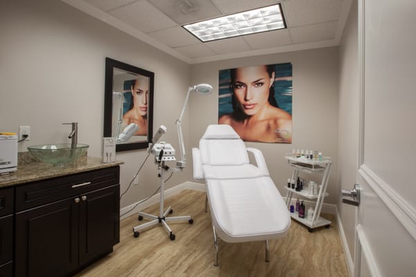 4EVER YOUNG ANTI AGING SOLUTIONS - Updated January 2026 - 208 Photos ...