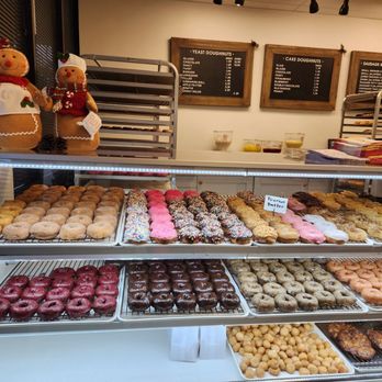 FRESH DONUTS - Updated November 2024 - 101 Photos & 127 Reviews - 5557 ...