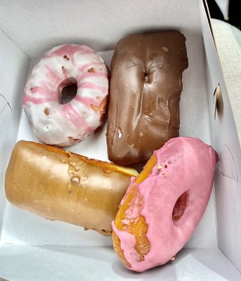 CASUAL FRIDAY DONUTS - Updated December 2025 - 138 Photos & 187 Reviews ...