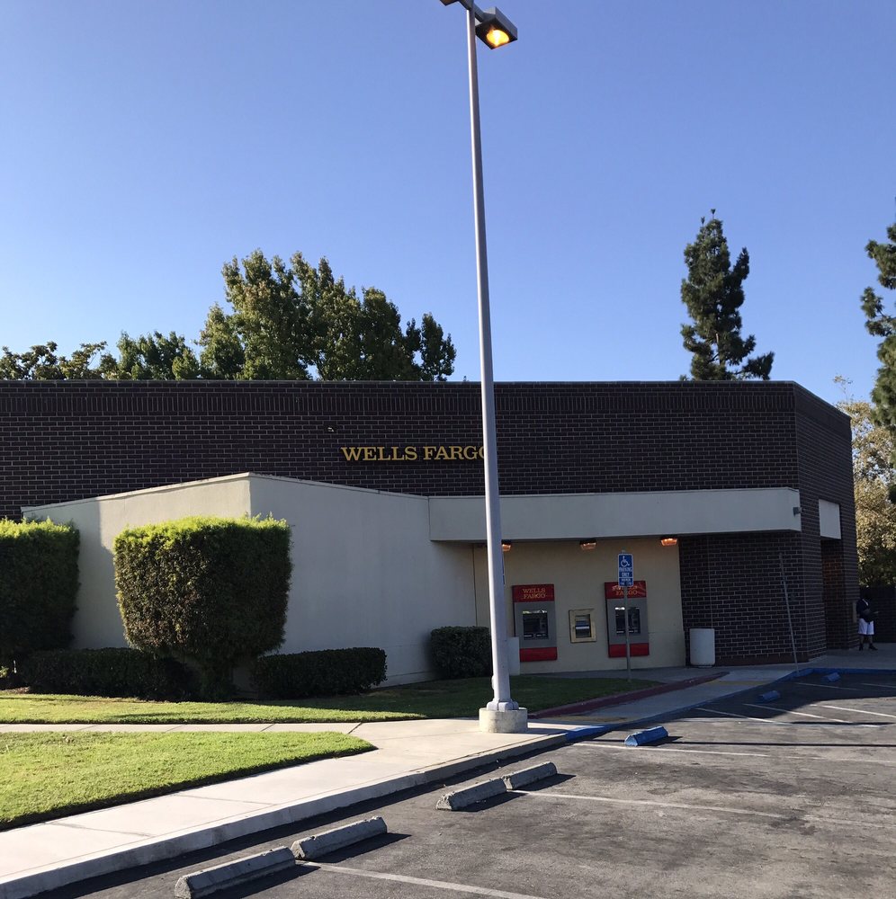 WELLS FARGO BANK - Updated December 2024 - 23 Reviews - 107 E El Camino ...