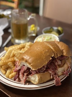 JOHNNIE’S PASTRAMI RESTAURANT - 1761 Photos & 2236 Reviews - 4017 ...