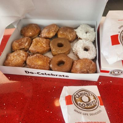 SHIPLEY DO-NUTS - Updated October 2025 - 52 Photos & 12 Reviews - 8155 ...