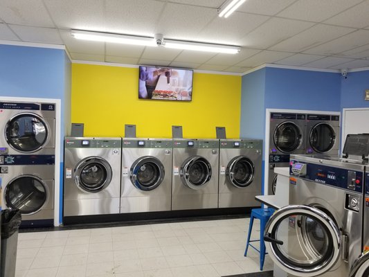 LAUNDRY LA LAUNDROMAT - Updated April 2025 - 70 Photos - 13102 Sherman ...