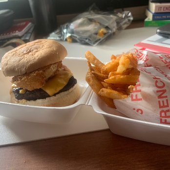 BROADDUS BURGERS - Updated November 2024 - 305 Photos & 382 Reviews ...