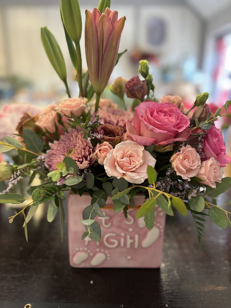 CREATIVE COUSINS FLORIST & GIFTS - Updated March 2026 - 23 Photos & 11 ...