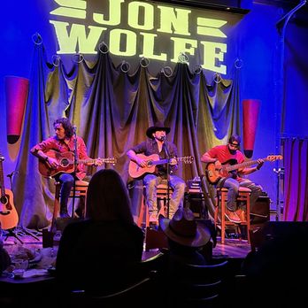 MAIN STREET CROSSING - Updated July 2025 - 75 Photos & 94 Reviews - 111 ...