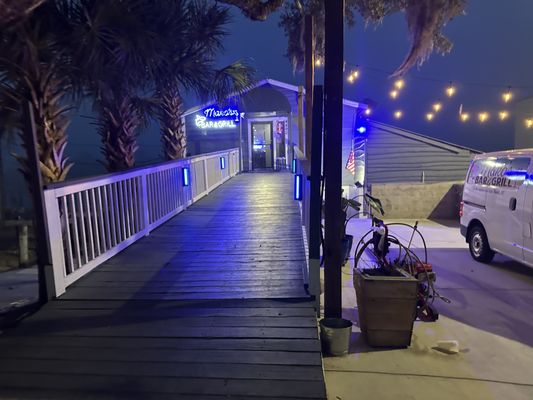 MAKOS MARINA BAR & GRILL - Updated January 2026 - 85 Photos & 56 ...